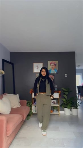 Bésame sin sentir 🫶🏼✨🌈🌙 . . . . . . . . #Outfit #OutfitInspo #OutfitIdeas #OutfitOfTheDay #OOTD #LookDelDía #Estilo #EstiloDeVida #Moda #Fashion #StreetStyle #CasualChic #TrendyLooks #ViralOutfits #FashionInspo #InspoOutfits #ChicStyle #EstiloConClase #LookInspo #ReelsDeModa #EstiloPersonal #LifestyleInspo #Moda2025 #TrendyOutfit #InspoDeLooks #ViralLooks #SFM #Serie056 | Fransheska Ovalle