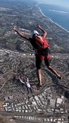 skydiving_official على TikTok