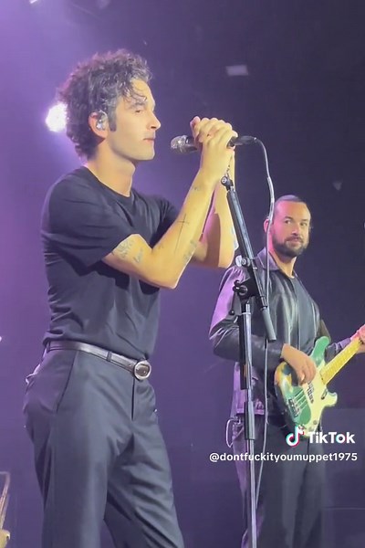 The love between these two is insane… 🥲 #the1975 #theroxy #mattyhealy #mattyhealy1975 #rossmacdonald #truelove #boysinlove