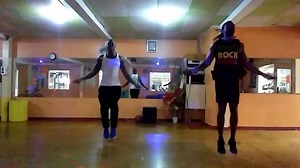 Another fun w😎rm up excercise . . #Skipping #SkippingRopes #Cardio #WarmUp #PreWorkoutSweat | This Iz Drastic