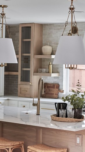 BuildTX Solutions on Instagram: "Sleek, stylish, and oh-so-stunning!  This kitchen remodel features a timeless blend of white cabinetry and chic design elements that makes this space standout! ‍ #kitchengoals #remodeling #homedesign #interiordesign"