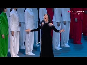 Milano Cortina 2026 | Laura Pausini canta l'inno | il web diviso
