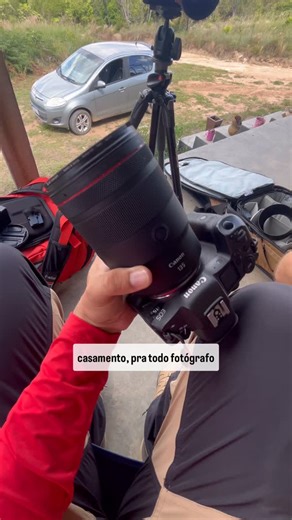 Mauricio Guartelá on Instagram: "Esse setup é boladão r5 canon e lente 135mm f1.8 de abertura comenta aí se você discorda #camera #lentes #canon"
