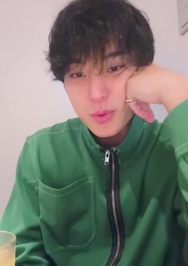 🐶: my mbti is enfj. do u know enfj? clean the camera? *wipes the cam* #mingyu