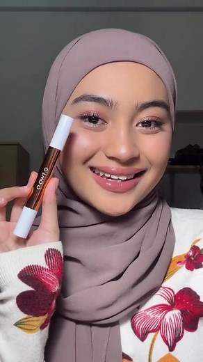 Eyeliner Stamp: Pensil Aplikator Ganda dengan Keunikan O2 in One