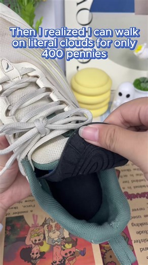 Give your feet the VIP treatment they need. Our magnetic insoles are a game - changer! 👑 #insoles #shoeinsoles #sorefeet #footpain #comfortable