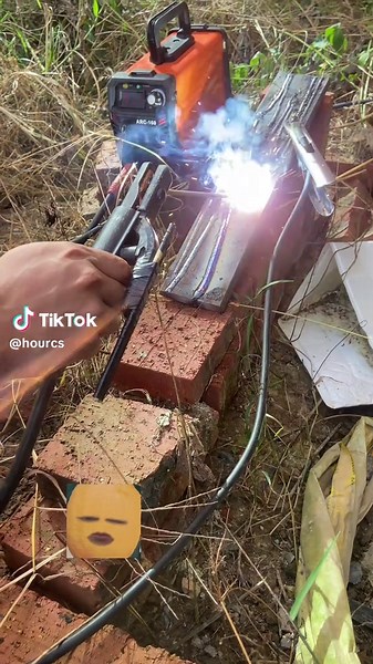 The mini welding machine, with its compact size, creates an extraordinary welding experience. It is a reliable assistant for home repairs and a portable tool for professionals.