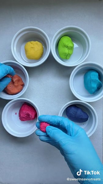 Rainbow Cake Pops Tutorial