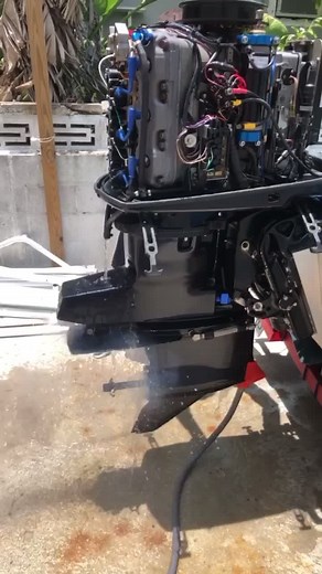 Exciting Mercury Engine Sounds on a Speedboat!