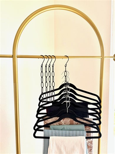 Amazon Space Saving Chain Hangers! 🔗COMMENT “SAVE” to receive a DM. Save space with this clothing chain hangers. They also perfect for when traveling ⛓️🧥🖤 #amazonhome #closetfinds #spacesaving #smallcloset #founditonamazon | Elnaz Hamai Home Hacks