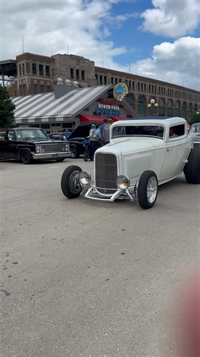 Hot Rod perfection! Bill Cheek’s 1932 Ford coupe checks all of my boxes. @steadfastmfg and @ludwigcustoms built a beauty with this coupe. #32ford #1932ford #32fordcoupe #1932fordcoupe #3window #3windowcoupe #hotrod #hotrodford #fordhotrod #steadfastmfg #ludwigcustoms #goodguys24 #goodguys #goodguysheartlandnationals | Hot Rods of the Midwest