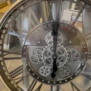 How stunning is this moving cogs clock 懶 | PB Cleaning and Maintenance | Facebook
