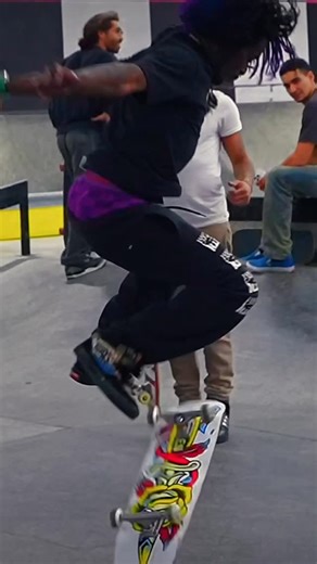 Lil Uzi Vert on Instagram: "🎄HAPPY HOLIDAYS 🛹 ☠︎︎ ★️ 💜 COR(E)"