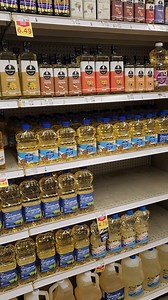 🔥 Not all cooking oils are created equal! From buttery flavor to steak-searing power, here’s what you need to know about smoke points — and when to use each oil. 🥗 Use oils such as.... olive oil, sesame oil, or butter for low-heat cooking or dressings 🔥 Use oils such as ....avocado oil or ghee when the heat is high — like searing steaks or roasting veggies Knowing your oils = fewer burnt pans and better flavor 🙌 📌 Save this for your next kitchen adventure! #CookingTips #KitchenBasics #Smoke