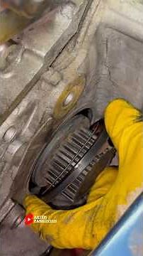 Replacing Seals and Installing the Timing Belt on Renault Trafic 2.5 G9U.