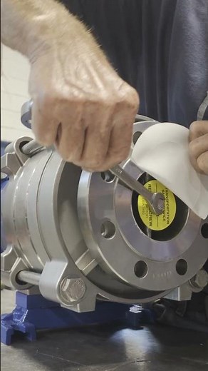 Prep and Mounting of a DAF Pump to a Motor Part 1 #pump #repair #mechanic