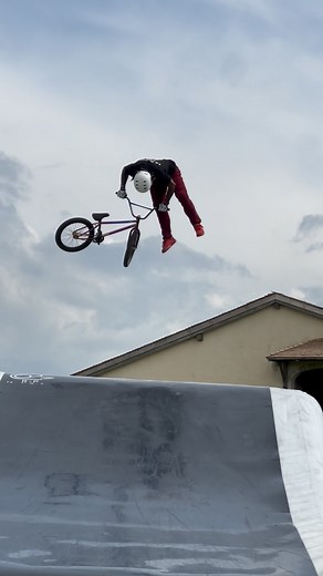 2.5K views · 1.6K reactions | Primer Front Whip❤️轢 . @fisthandwear.eu @khe_bikes @jwalkersapparel @trotul_ @middentalcol @underground_park @alienationbmx @fadefootwear @customizateproject @ciblecafe @efspeak @lifeclub_coaching . #frontflip #airbag #bmxpark #bmx #fromcolombia #bmxfreestyle #fromcolombia | Juan Caicedo bmx | Facebook