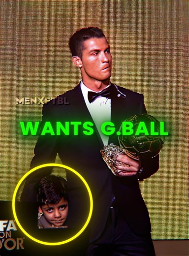 Ronaldo Jr. found a new use for ballondors... 😅🏆