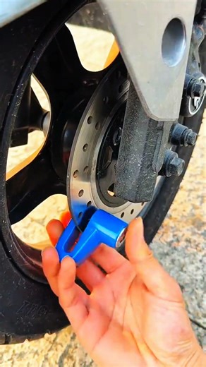Disc lock secures wheel, theft prevented