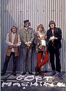 Due minuti per introdurre l'avventura musicale di uno dei gruppi più importanti degli ultimi 50 anni, i Soft Machine. Undici dischi che raccontiamo in dettaglio nel nostro libro "Soft Machine 1968-1981", l'unico in italiano dedicato alla band inglese. .... 📙 Soft Machine: bit.ly/softmachine1968-1981 #softmachine #robertwyatt | Dischi da leggere