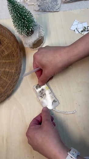 DIY Gift Tag Ideas to Personalize Any Present! #GiftTags