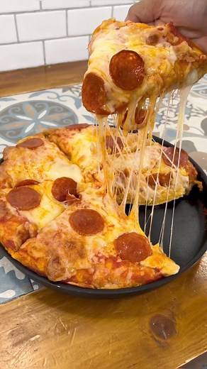 6.9M views · 147K reactions | PIZZA PEPPERONI DORITOS #pizza #doritos #recetas #queso #cheese #comerbien #españa #receta #madrid #recetasfaciles #cocina #food #barcelona #cheeselover #pizzalover #argentina #facil #chile #instafood #recetafacil | ismaelcocinillas | Facebook