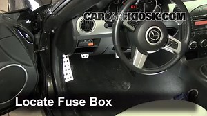 Contrôle de fusible grillé de 2011 Mazda MX-5 Miata Grand Touring 2.0L 4 Cyl.