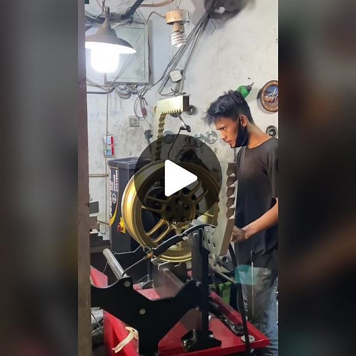 Car Rim Installation Process Demonstration