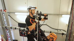 Developed for use on both wind turbines and in restricted spaces, the MILAN 2.0 POWER enables rapid and safe rescue over long vertical distances. The electric tool makes evacuation considerably easier and can also be operated manually. More information: http://bit.ly/MILAN2_ENG. | SKYLOTEC