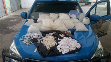 Polícia apreende drogas em operação em favela na Zona Norte