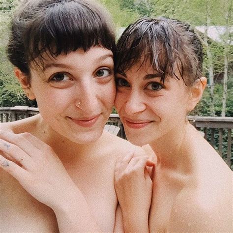 Mi hermana y yo desnudas Chicas desnudas y sus coños