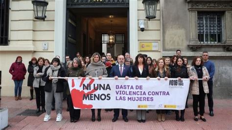 Minuto de silencio por las víctimas de violencia de género en Madrid 7
