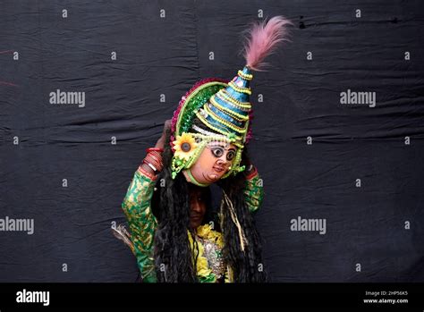 Chhau Folk Dance Hi Res Stock Photography And Images Alamy