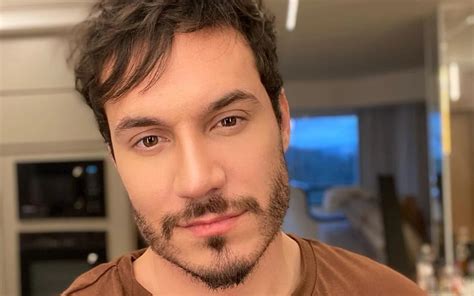 Hz Eliezer Submetido A Cirurgia De Ginecomastia Entenda O