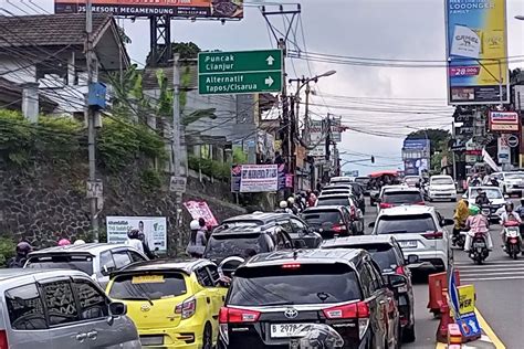Wisata Puncak Bogor Padat Polisi Terapkan Skema One Way Arah Jakarta