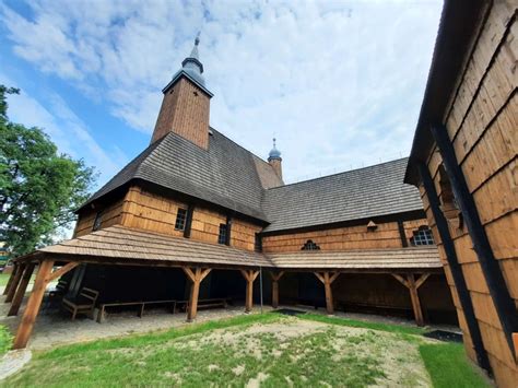 500 letni kościół świętej Anny w Oleśnie Był czarny teraz po
