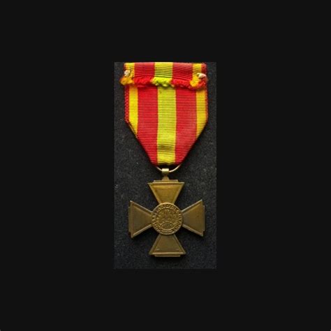 FRANCE médaille de la croix du combattant volontaire de 1939 1945 en
