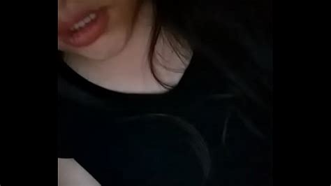Chicas enseñando sus grandes tetas Video Porno HD PornoZorras