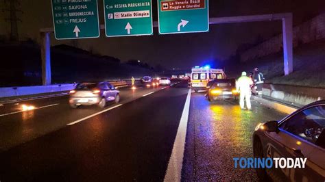 Incidente In Tangenziale A Venaria Reale Tamponamento Tra Due Auto