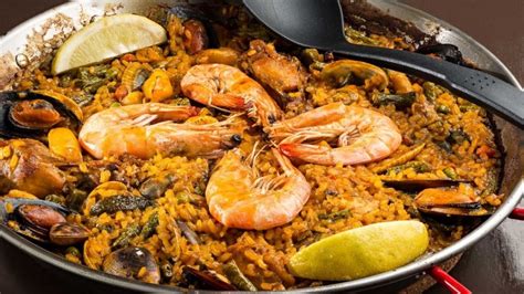 Paëlla aux fruits de mer et poulet facile et rapide