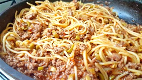Receita de Macarrão à bolonhesa azeitona Comida e Receitas