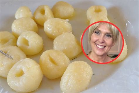 Ewa Wachowicz Dodaje Do Ciasta Na Kluski L Skie Ten Owoc Macie Go Pod