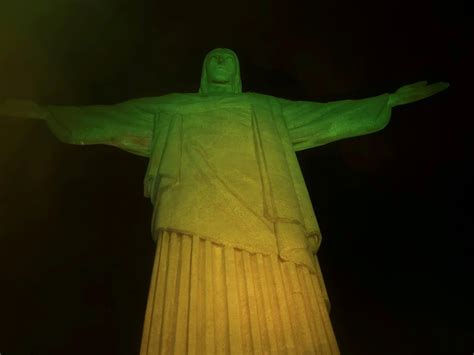 Cristo Redentor E Wembley Destacam As Cores Do Brasil Para Homenagear