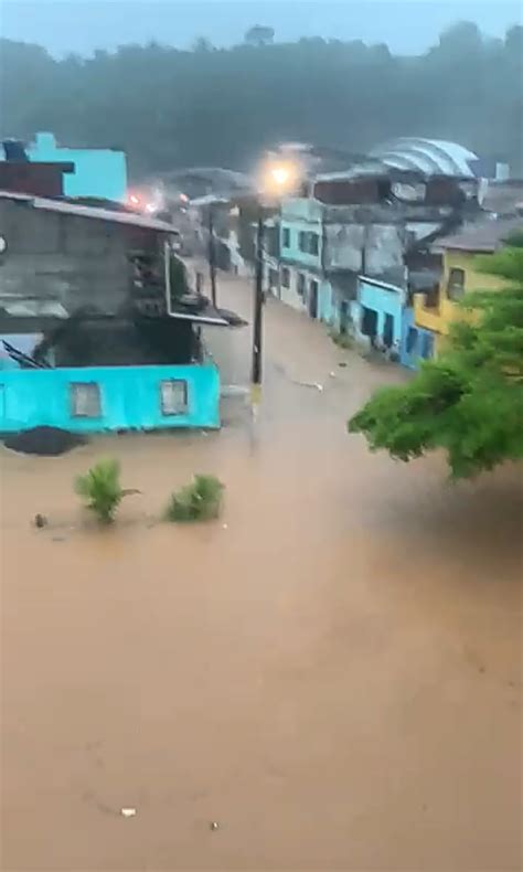 CHUVA CAUSA ESTRAGOS EM ILHÉUS O Tabuleiro
