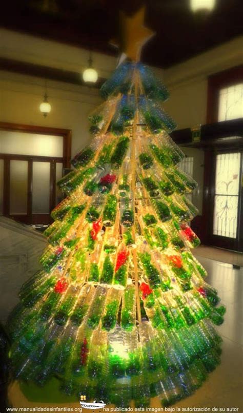 Árbol de Navidad con botellas recicladas Manualidades Infantiles
