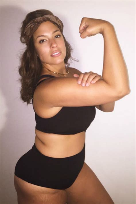 Ashley Graham la modelo plus size estrena colección de lencería