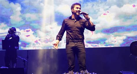 Padre F Bio De Melo Se Apresentou No Classic Hall Neste S Bado