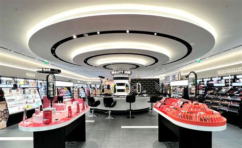 Sephora au Westfield London mall suit le mouvement en façonnant son