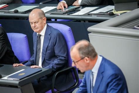 Bild zu Scholz bereit zu Gespräch mit Merz Union will über Migration