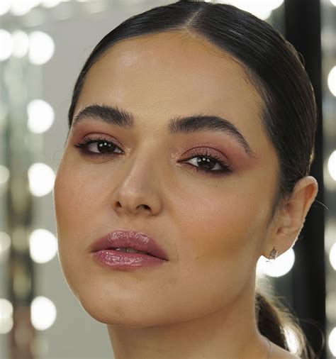 Como fazer esfumado no olho de um jeito fácil Beleza na Web